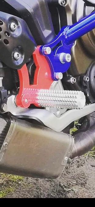 Yamaha MT07 steel rear sets – Stunt Savage Creations